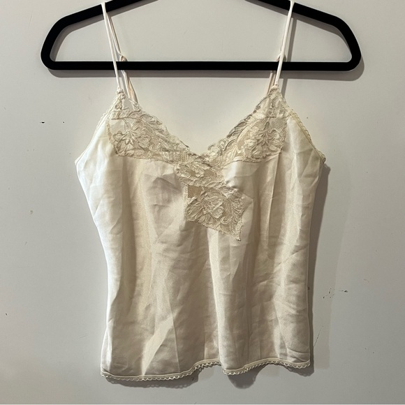 Wacoal | Tops | Vintage 96s Wacoal Cream Lace Fitted Embellished ...